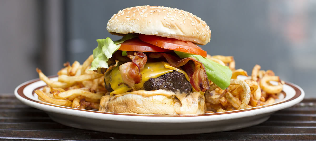 Restuarant Mister Steer Best Burgers in Montreal